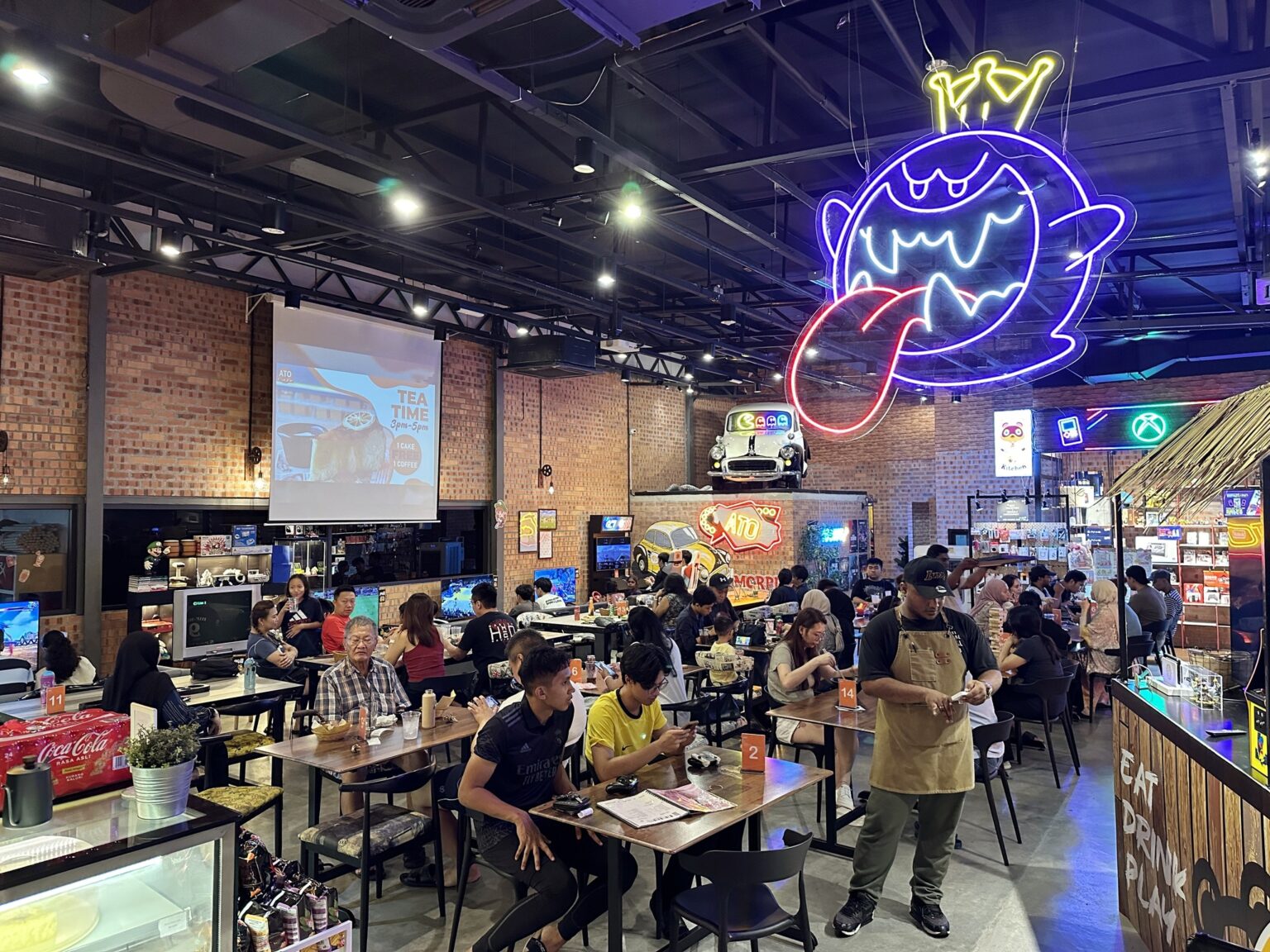 Biggest Gaming Cafe In Malaysia: ATO Gaming Cafe TTDI